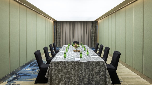 GoSpace 7932 - Radisson Blu Mumbai International Airport - 10 Seater ...