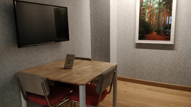 GoSpace 8260 - WeWork Berger Delhi One - 3 Seater Meeting Room ...