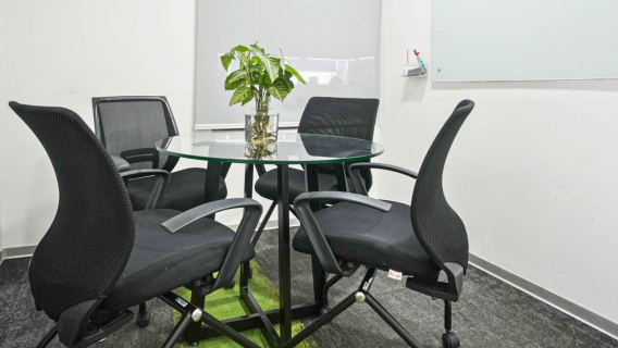 GoSpace 20731 - IndiQube Octagon - 4 Seater Meeting Room | Meeting ...