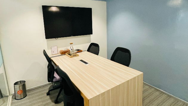 GoSpace 1682 - Cowrks Sterling Technopolis - 4 Seater Meeting Room ...