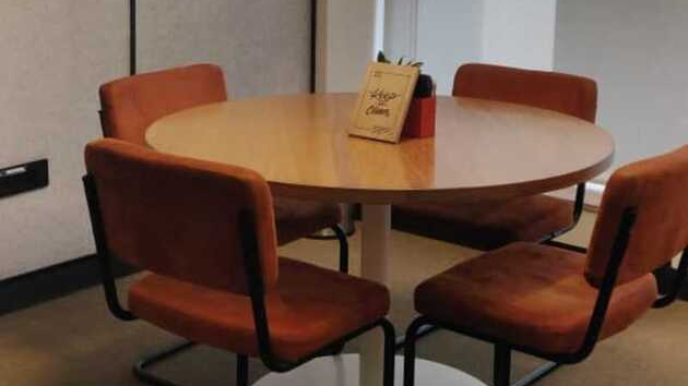 GoSpace 8587 - WeWork Blue One Square - 4 Seater Meeting Room | Meeting ...