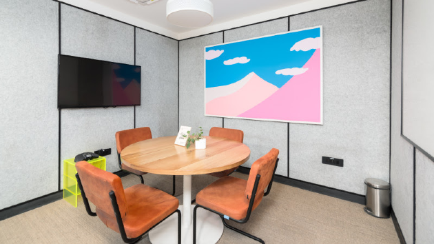 GoSpace 8369 - WeWork Blue One Square - 4 Seater Meeting Room | Meeting ...